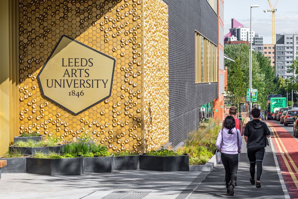 What’s It Like to Study in Leeds? Real Student Reviews – StudentCrowd ...