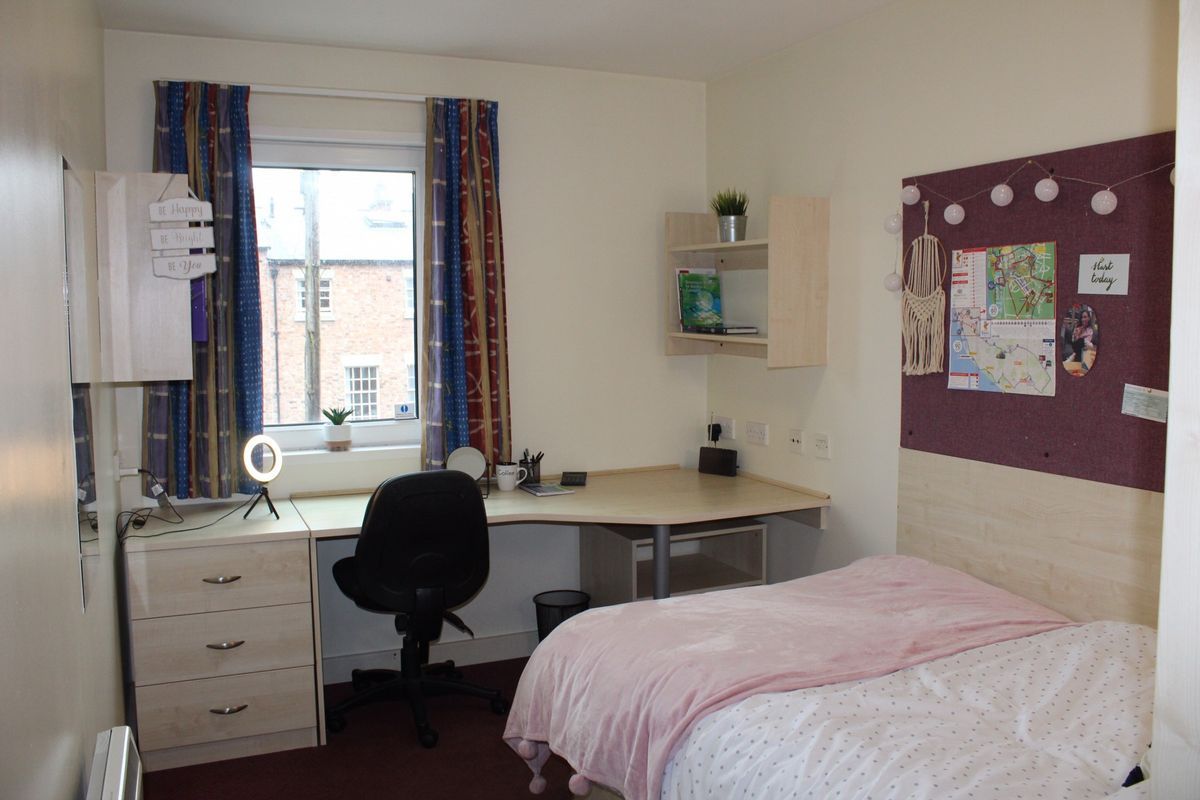 Apollo Court Liverpool - 226 Verified student reviews