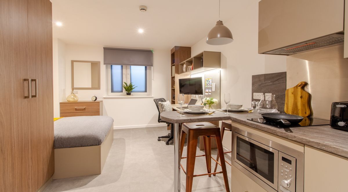 Dean Street Works, Bristol - 10 Reviews by Students