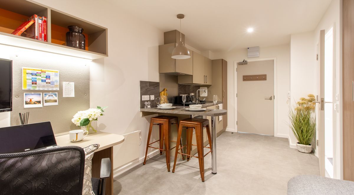 Dean Street Works, Bristol - 10 Reviews by Students