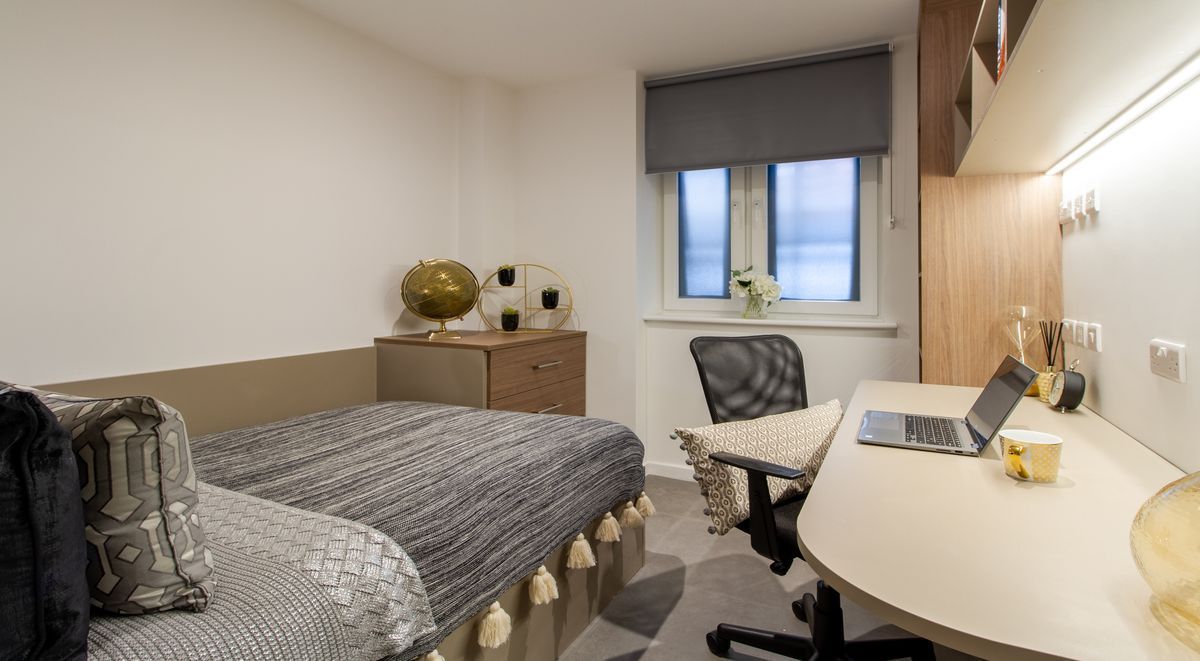 Dean Street Works, Bristol - 10 Reviews by Students