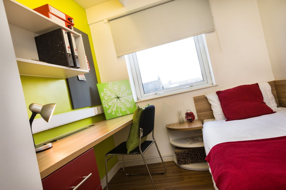 iQ The Arcade, Central London - 10 Reviews by Students