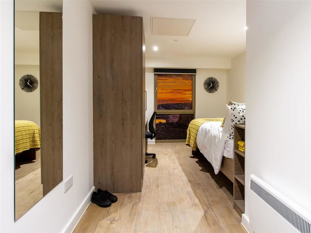 Pavilion Point, Brighton - 10 Reviews by Students