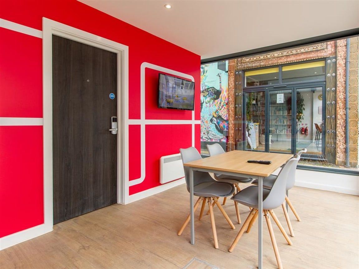 Pavilion Point, Brighton - 10 Reviews by Students