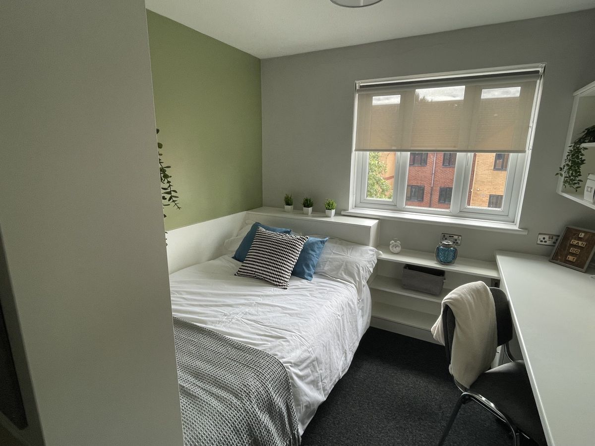 Singer Hall Coventry - 53 Verified student reviews