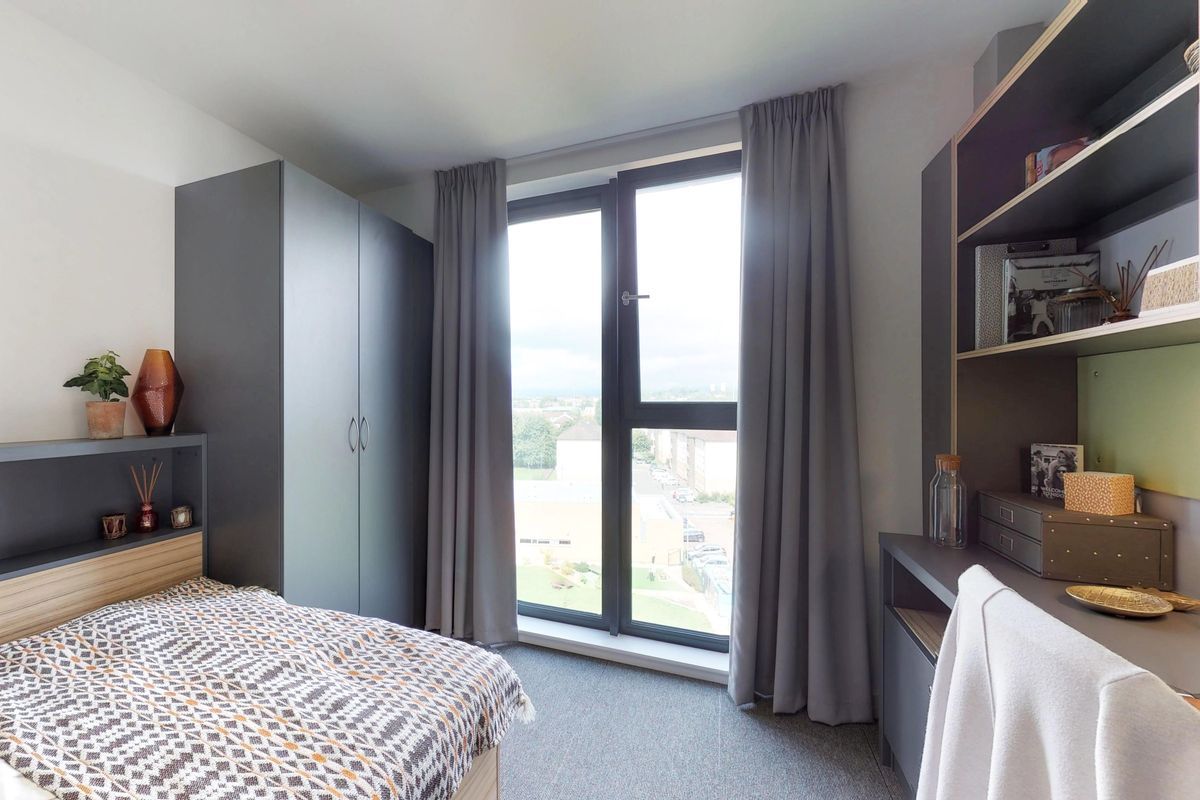 St James Glasgow - 32 Verified student reviews