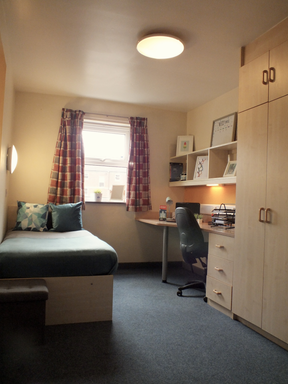 Myrtle Court Liverpool - 127 Verified student reviews