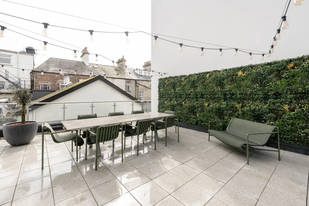 Aster House Belfast - 49 Verified student reviews