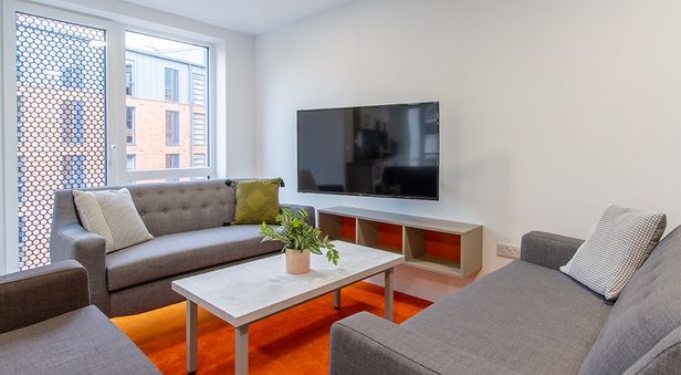 Dean Street Works Bristol - 78 Verified student reviews