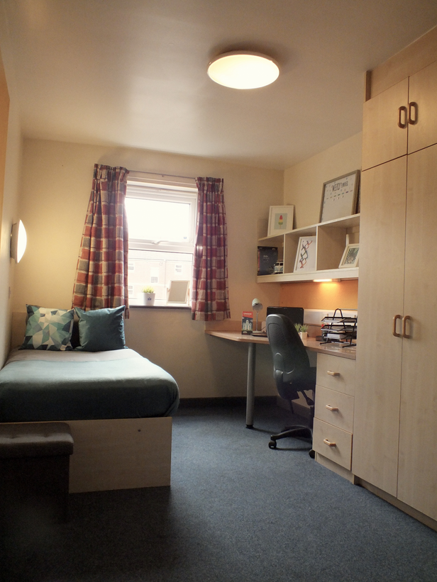 Myrtle Court Liverpool - 127 Verified student reviews