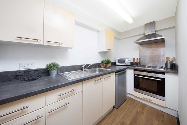 Cross Court House, East London Reviews by Students