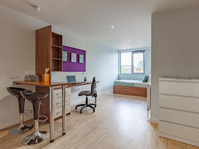 Student Accommodation in Royal Holloway, University of London – Compare ...